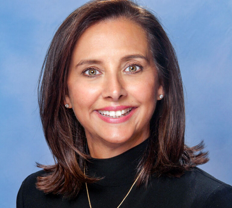 DONDRA RITZENTHALER, NUEVA CEO DE AZAMARA CRUISES - T News